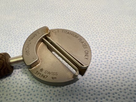 Synthes - Plate Cutter