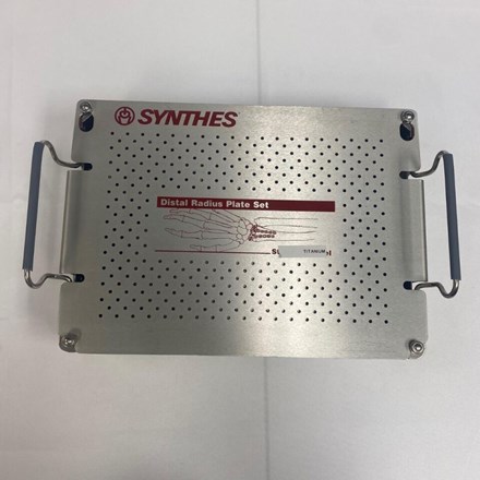 Synthes - Titanium Plate Set