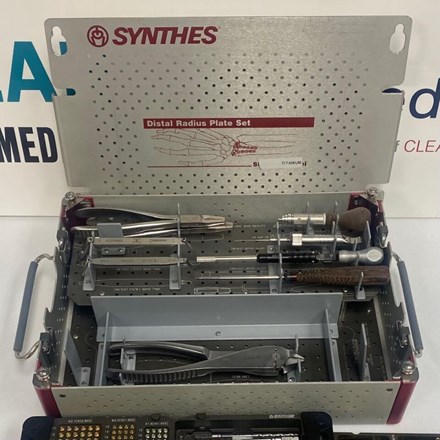 Synthes - Titanium Plate Set