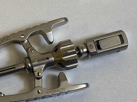 Synthes - Implant Inserter