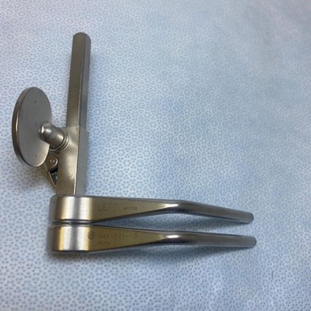 Synthes - Cervical Retractor