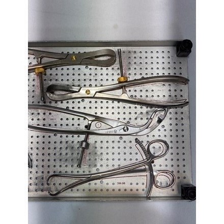 Synthes 105.90 Self-Centering Bone Forcep Set 2