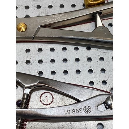 Synthes 105.90 Self-Centering Bone Forcep Set 2