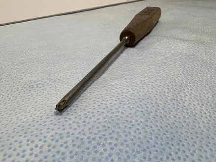 Synthes - Self-Retaining Screwdriver 2.4mm