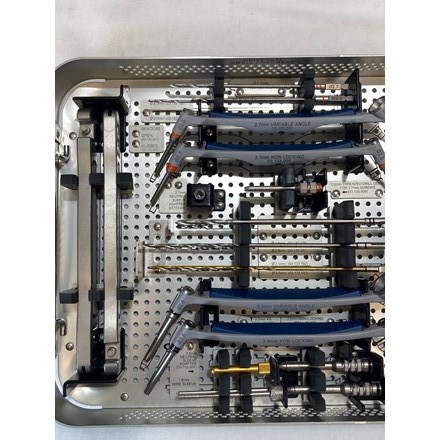 Synthes Universal Small Fragment V/A LCP Clavicle System