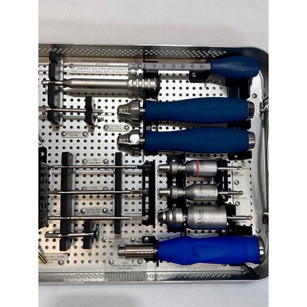 Synthes Universal Small Fragment V/A LCP Clavicle System