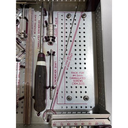 Synthes 105.04 4.5mm Cannulated Screw Set