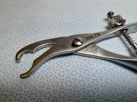 Synthes - Centering Bone Forcep