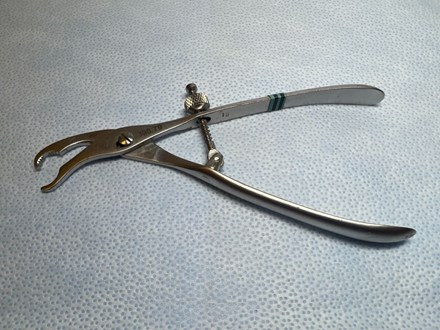 Synthes - Centering Bone Forcep
