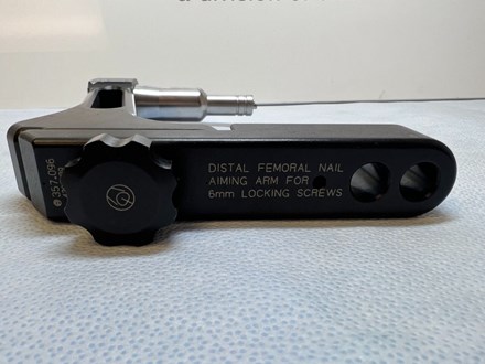 Synthes - Insertion Handle w/ 357.09 DFN Aiming Arm