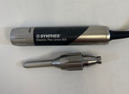 Synthes - Electric Pen Drive 90k w/ 05.001.046 Medium Burr Attachment