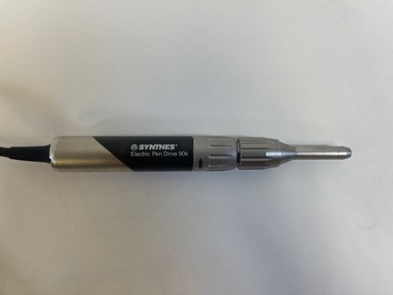 Synthes - Electric Pen Drive 90k w/ 05.001.046 Medium Burr Attachment