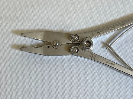 Synthes - Plate Bending Pliers